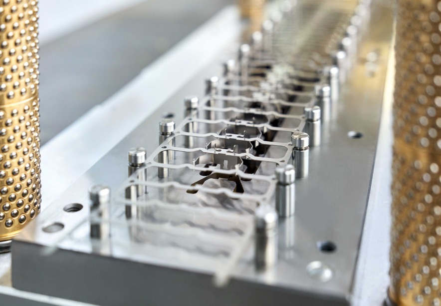 Speed and accuracy - Mitsubishi Electric EDM