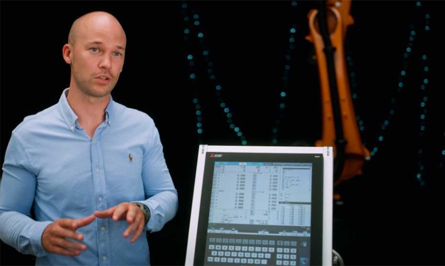 Programming machine tools and robots with a CNC control - Mitsubishi ...