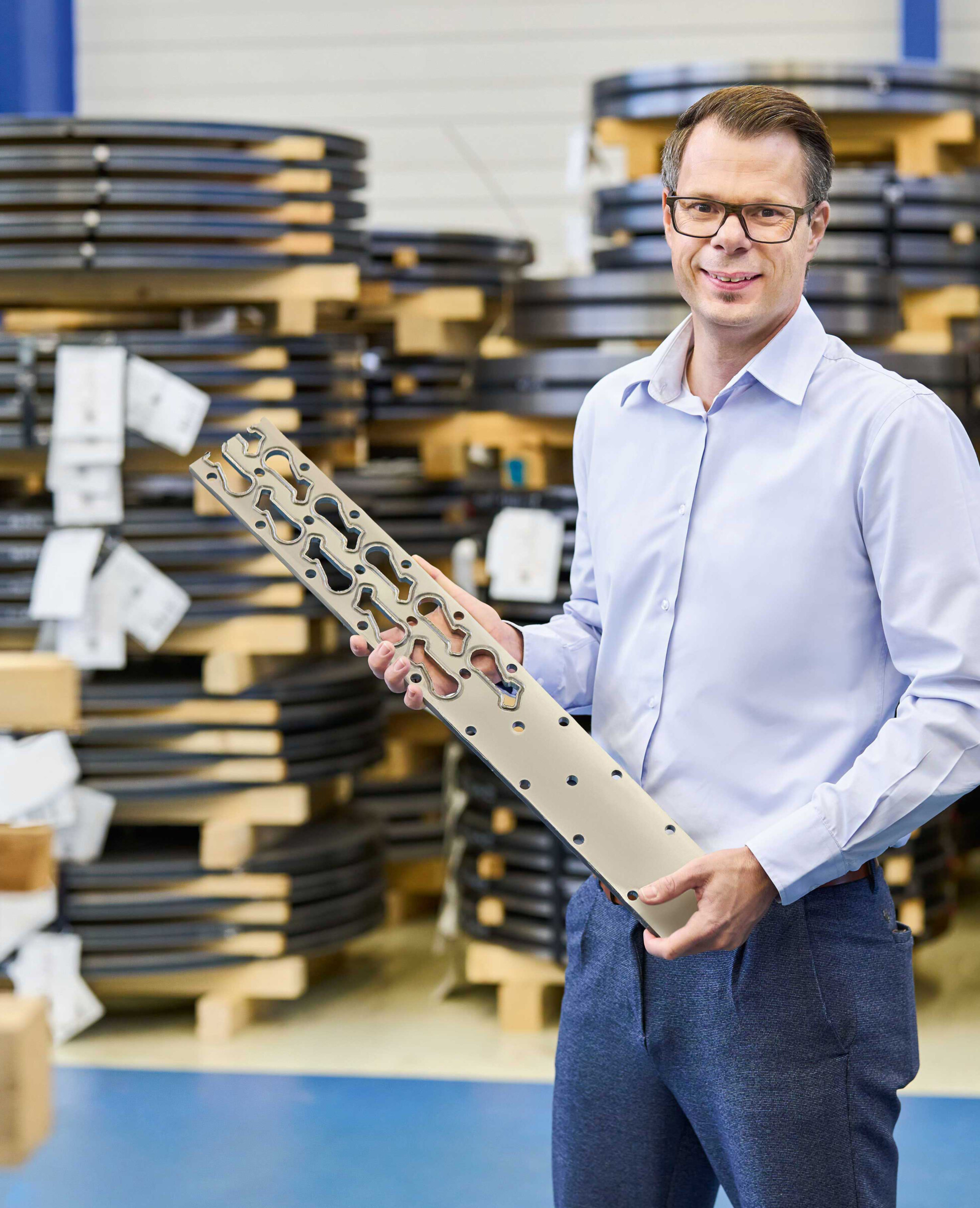 Machining high-precision parts ready for use. Wire-eroded punches and ...