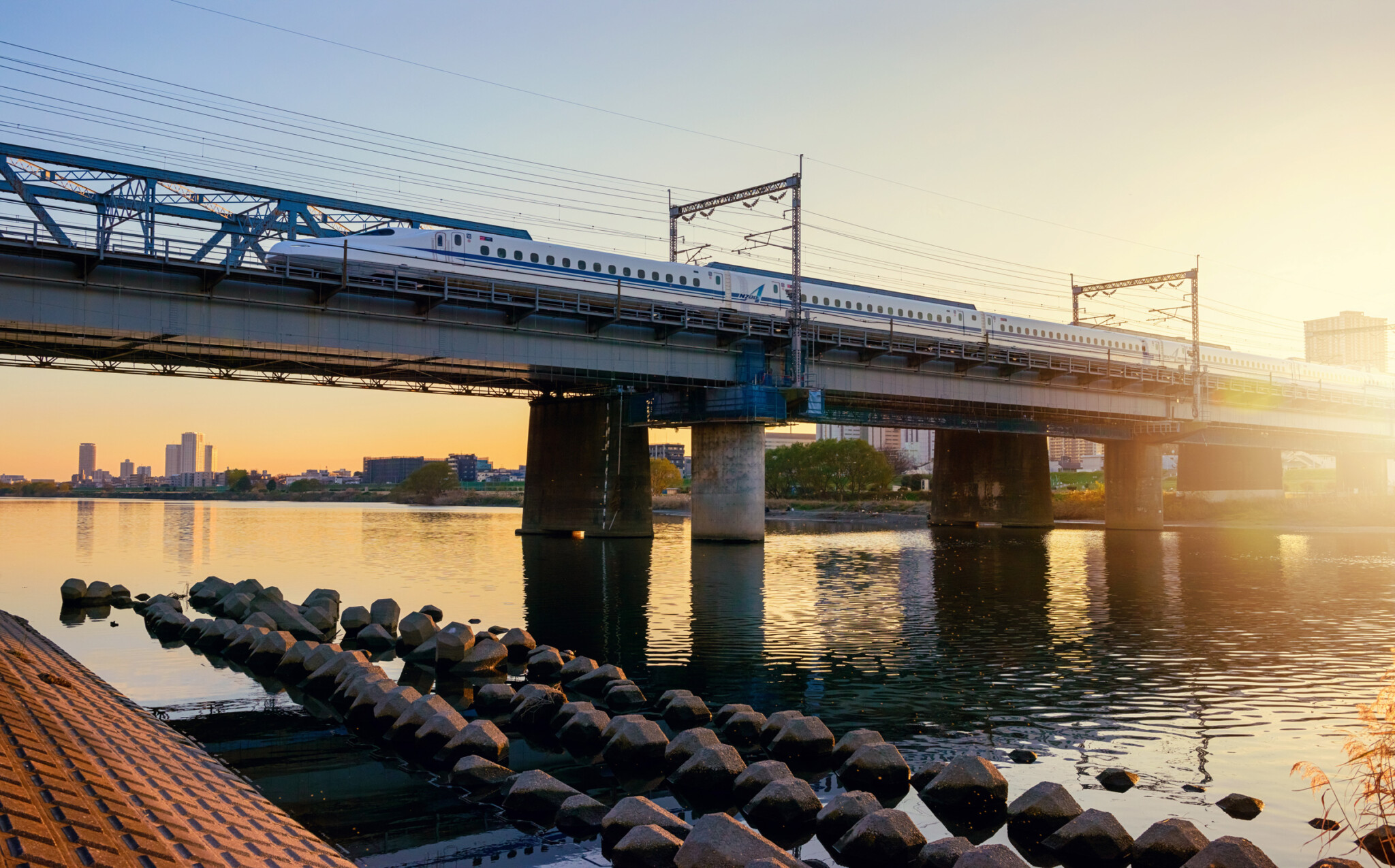 Shinkansen. Kaizen on rails. - Mitsubishi Electric EDM